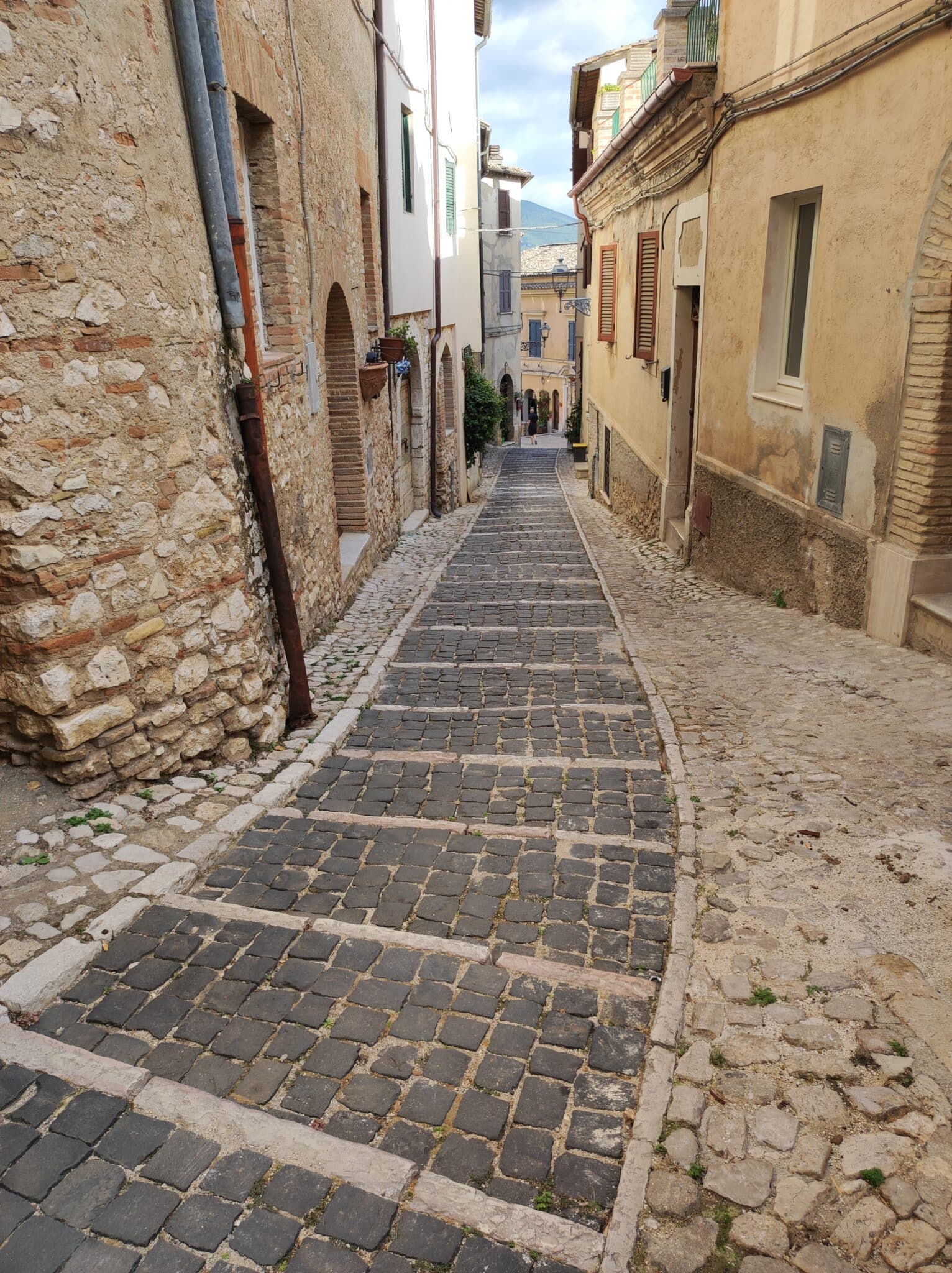 Il borgo di Casperia, una perla nel cuore verde della Sabina ...