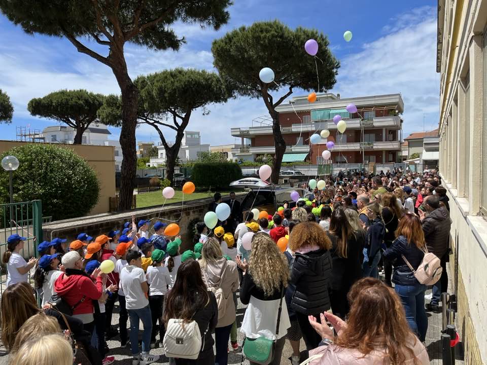 A Nettuno l'ultimo saluto alla preside Anna Maria Corso. "Sei stata un ...